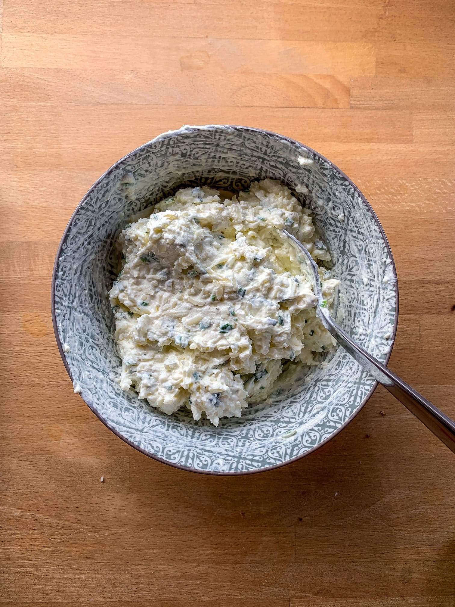 Käse-Knoblauch-Canapés: Einfaches, schnelles Fingerfood aus wenigen ...