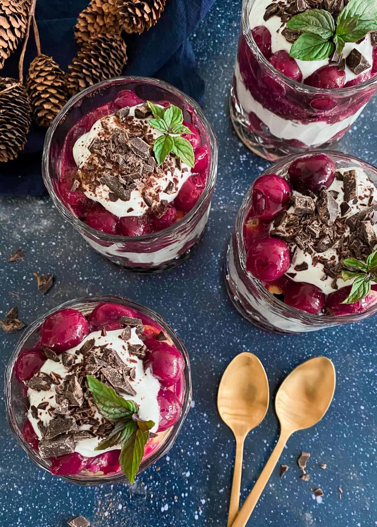 Verführerischer Schoko-Kirsch-Traum im Glas – Das perfekte festliche ...